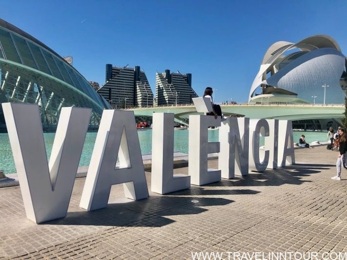Discover Valencia Travel Guide with Top Beaches & City Attractions