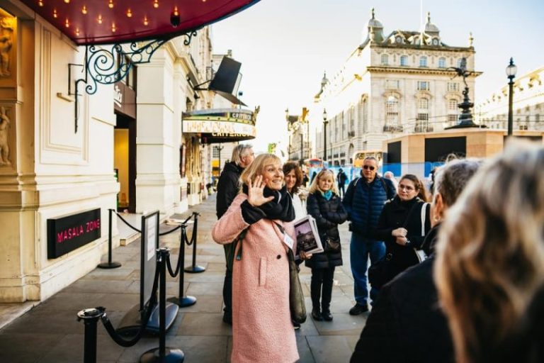 How to Become a Tour Guide? Step-by-Step Success!