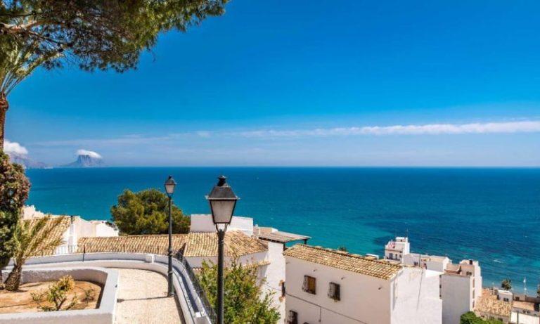 Experience the Magic: Unmissable Benidorm March Travel Guide